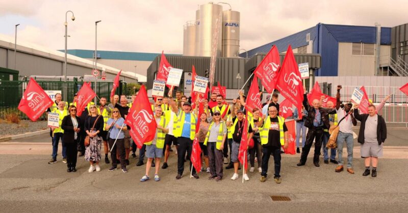 Jo Platt joins the picket line at Alpla in Golborne - Jo Platt
